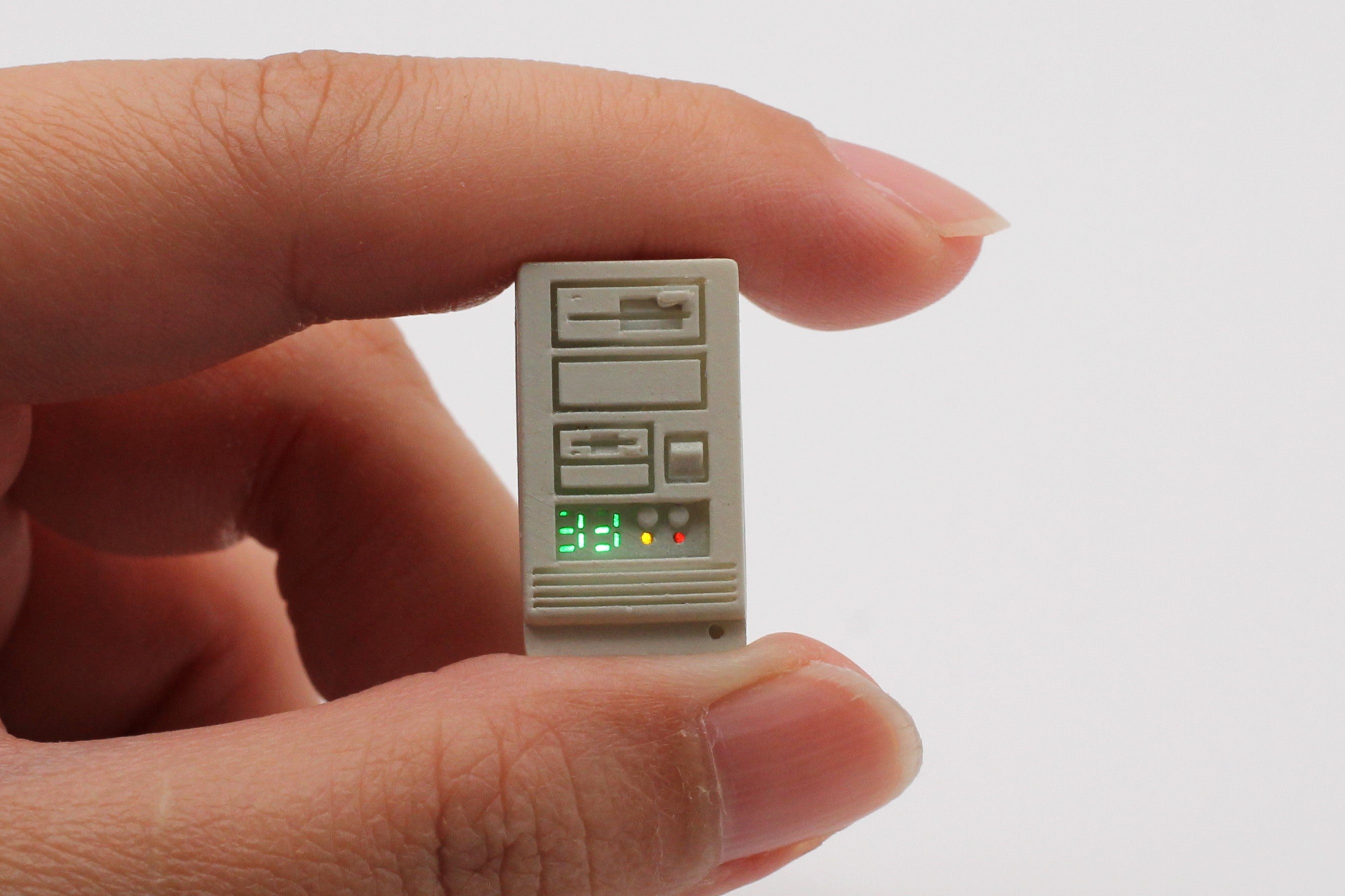 RetroTower: Miniature 386 Desktop Tower Replica – Questwise Ventures